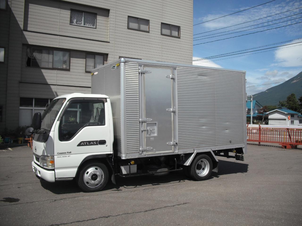 出張サービス | ロードサービス | 株式会社星自動車